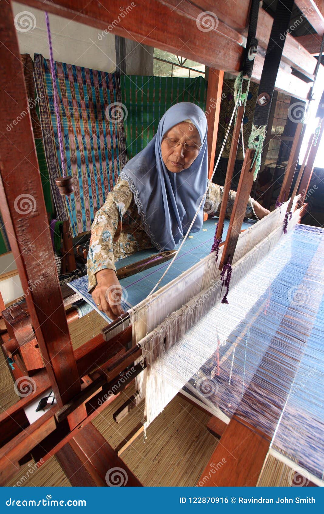 Songket craftswoman editorial photo. Image of fixed - 122870916
