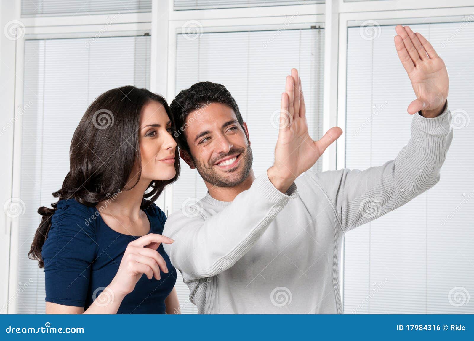 Sonhando E Planeando O Futuro Foto de Stock - Imagem de morena ...