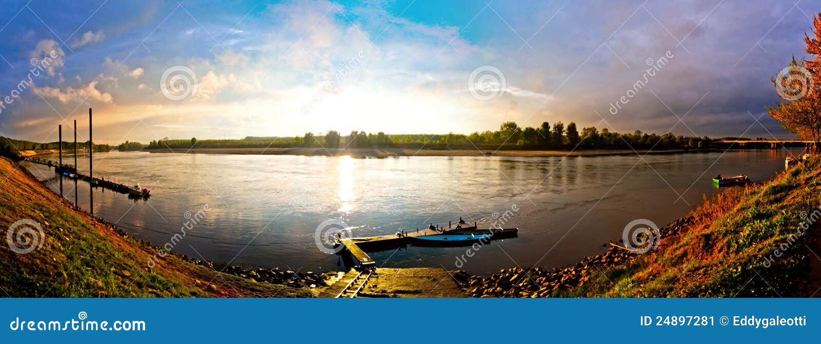 Sonnenuntergang Auf PO-Fluss Stockbild - Bild von reise, promenade ...