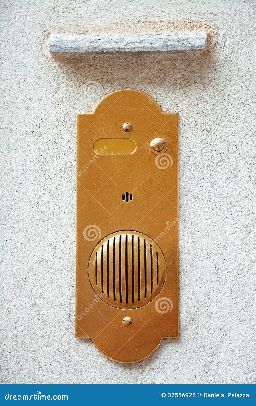 Sonnerie sur un mur blanc photo stock. Image du plaque - 32556928