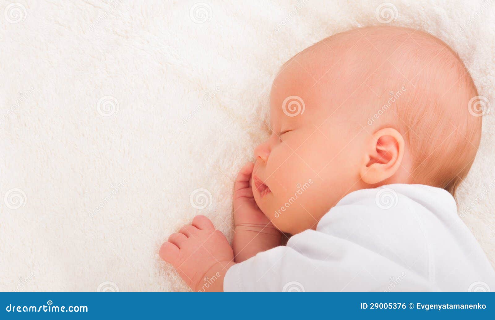 Sonni neonati del bambino fotografia stock. Immagine di felice - 29005376