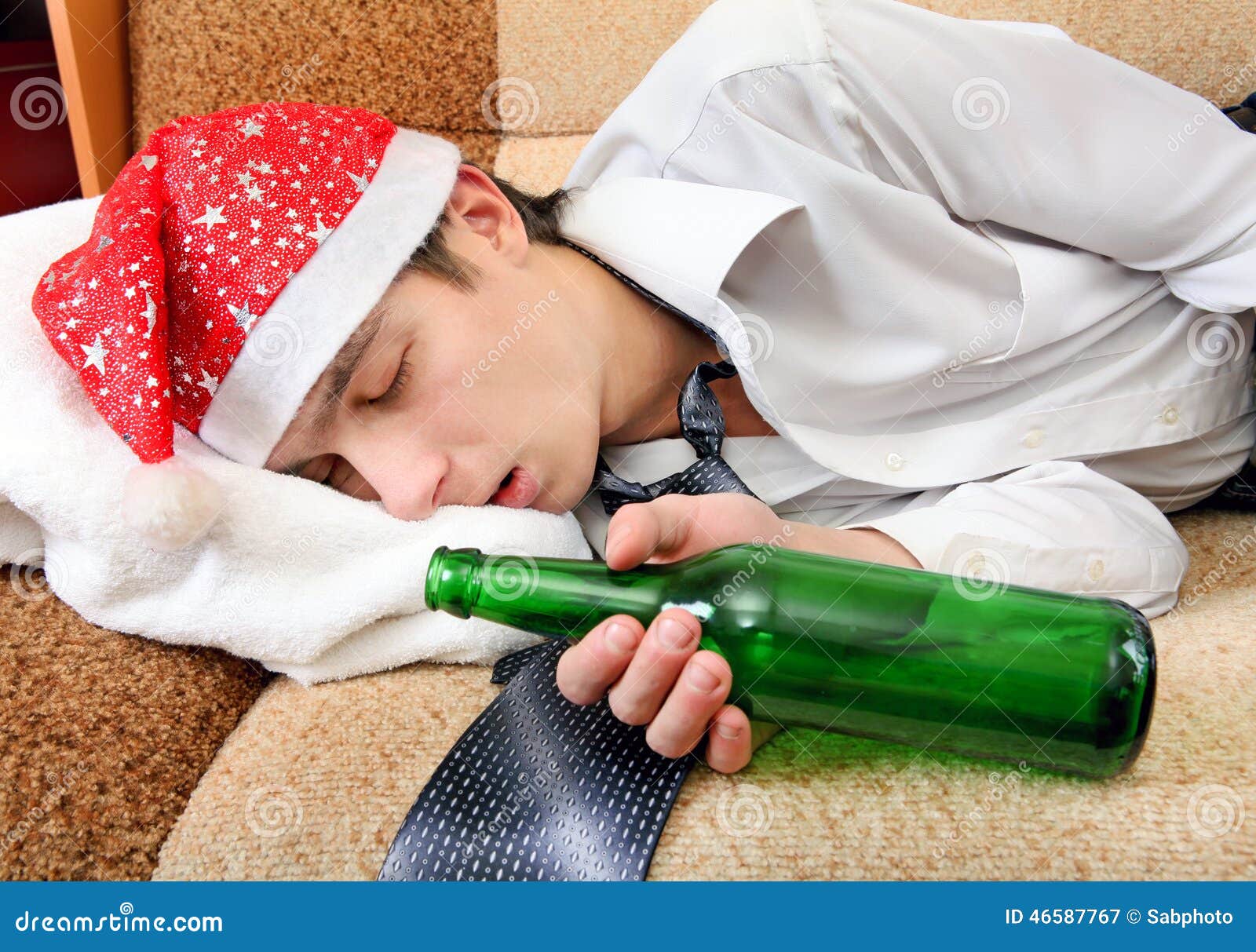 Sonno Ubriaco Dell'adolescente Immagine Stock - Immagine di uomo ...