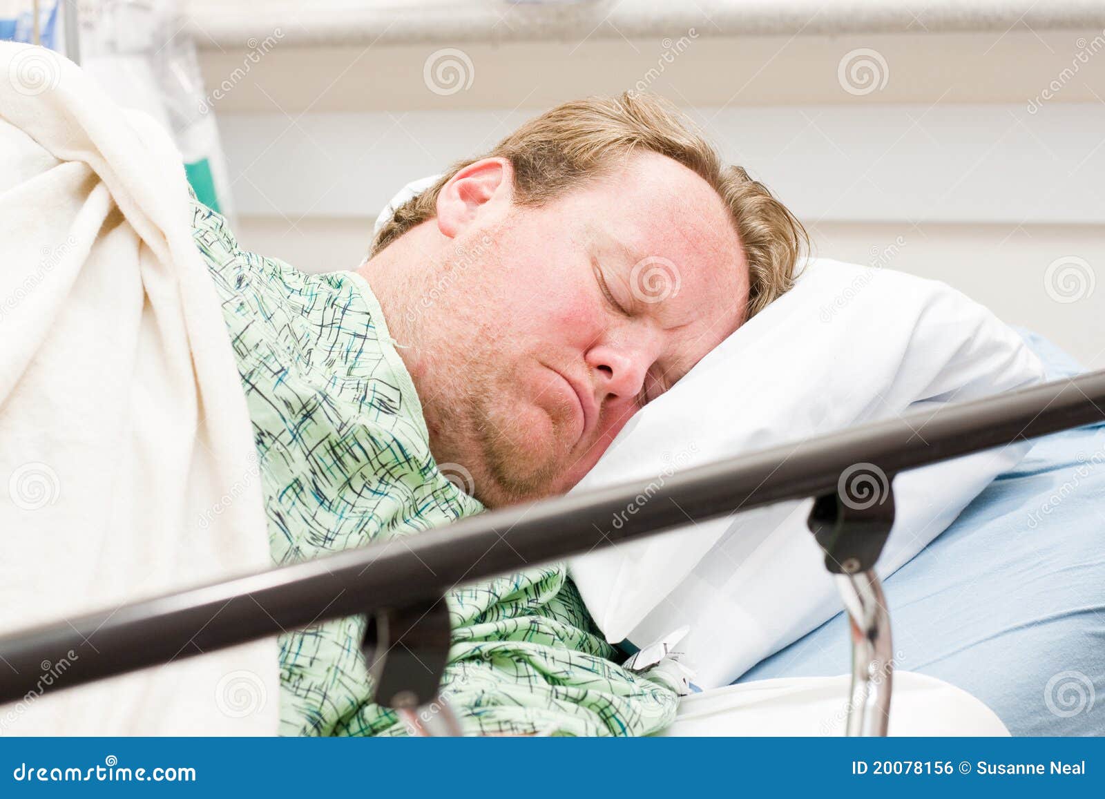 Sono Do Paciente Hospitalizado Foto de Stock - Imagem de intravenous ...