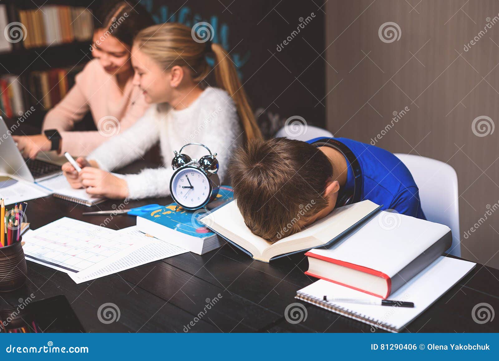 Sono Molto Stanco Di Studio Fotografia Stock - Immagine di portatile ...