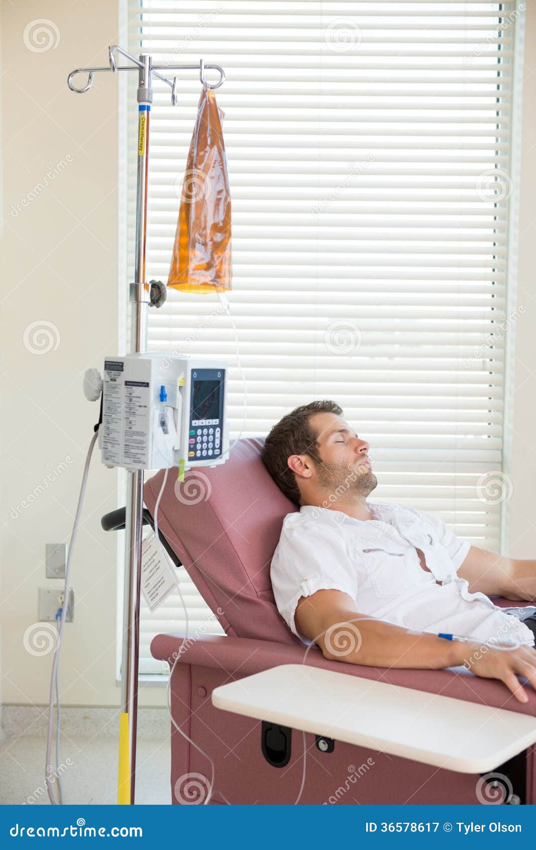 Sono Paciente Ao Receber a Quimioterapia Imagem de Stock - Imagem de ...