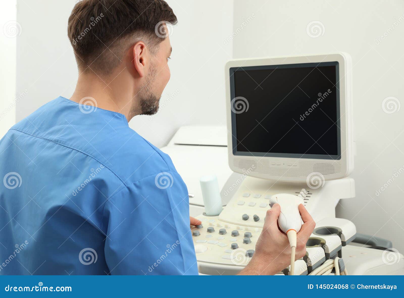 Sonographer Operating Modern Ultrasound Machine 库存照片 - 图片 包括有 放射学, 成人 ...