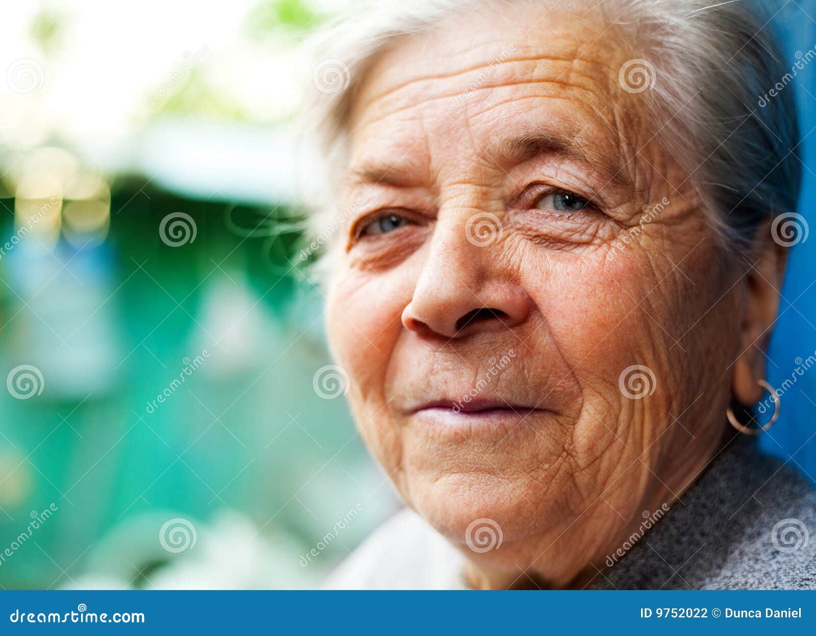 Sonrisa De Una Mujer Mayor Feliz Contenta Foto de archivo - Imagen de ...