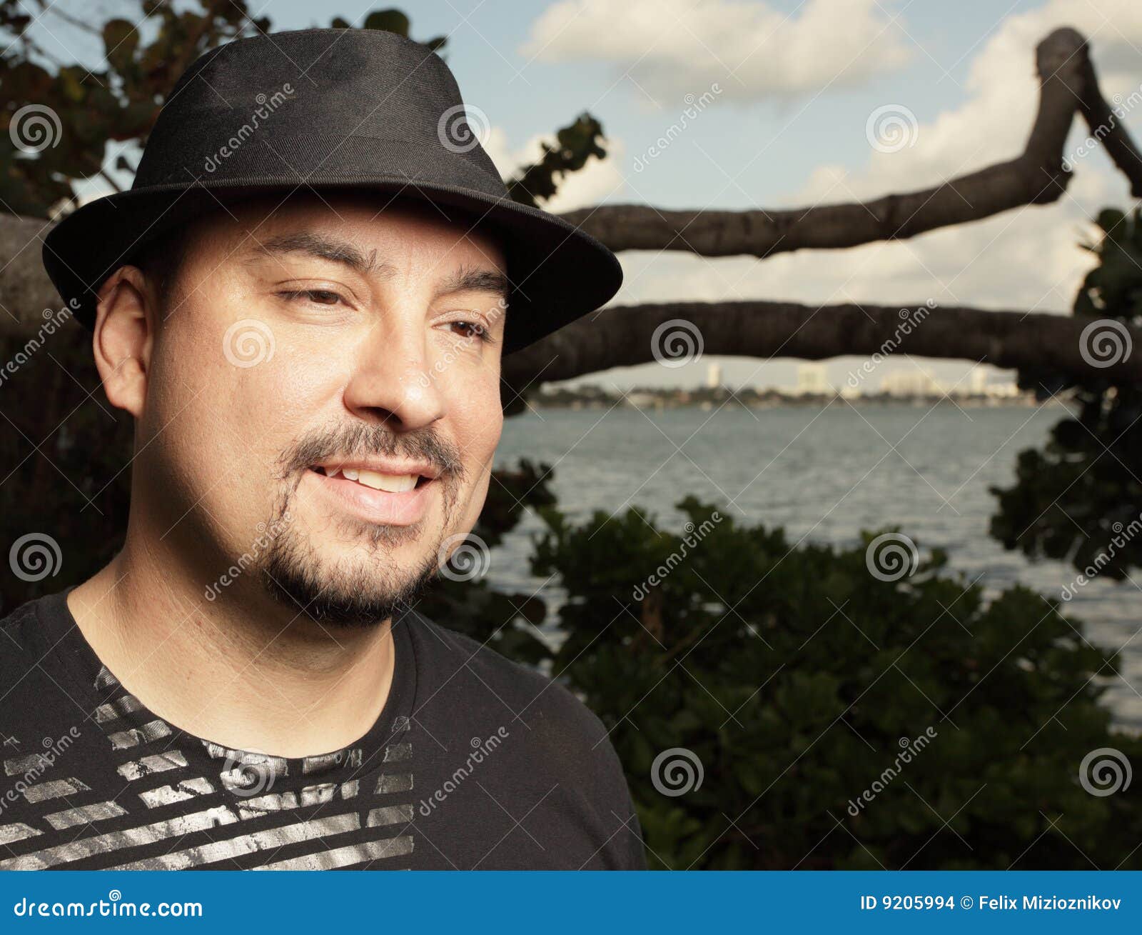 Sonrisa Hermosa Del Hombre Joven Foto de archivo - Imagen de pista ... Sonrisa Hermosa Del Hombre Joven Foto de archivo - Imagen de pista ...