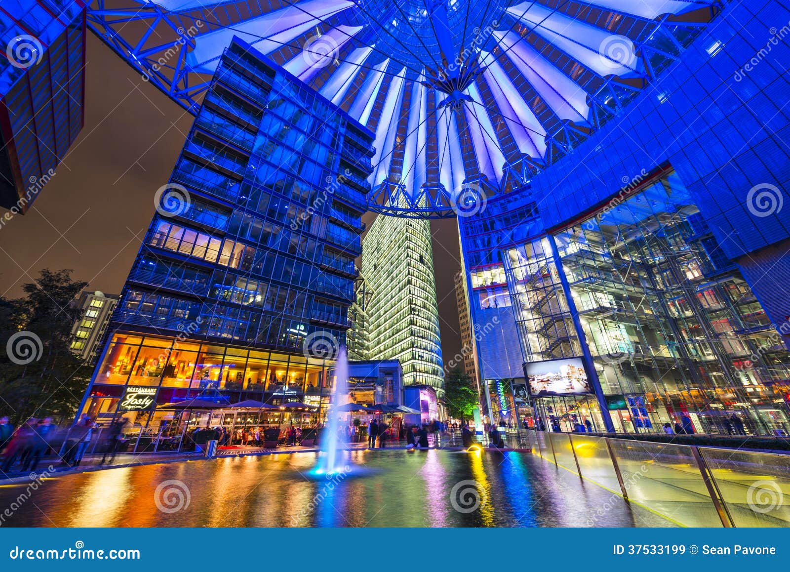 Sony Center editorial stock image. Image of water, fountain - 37533199