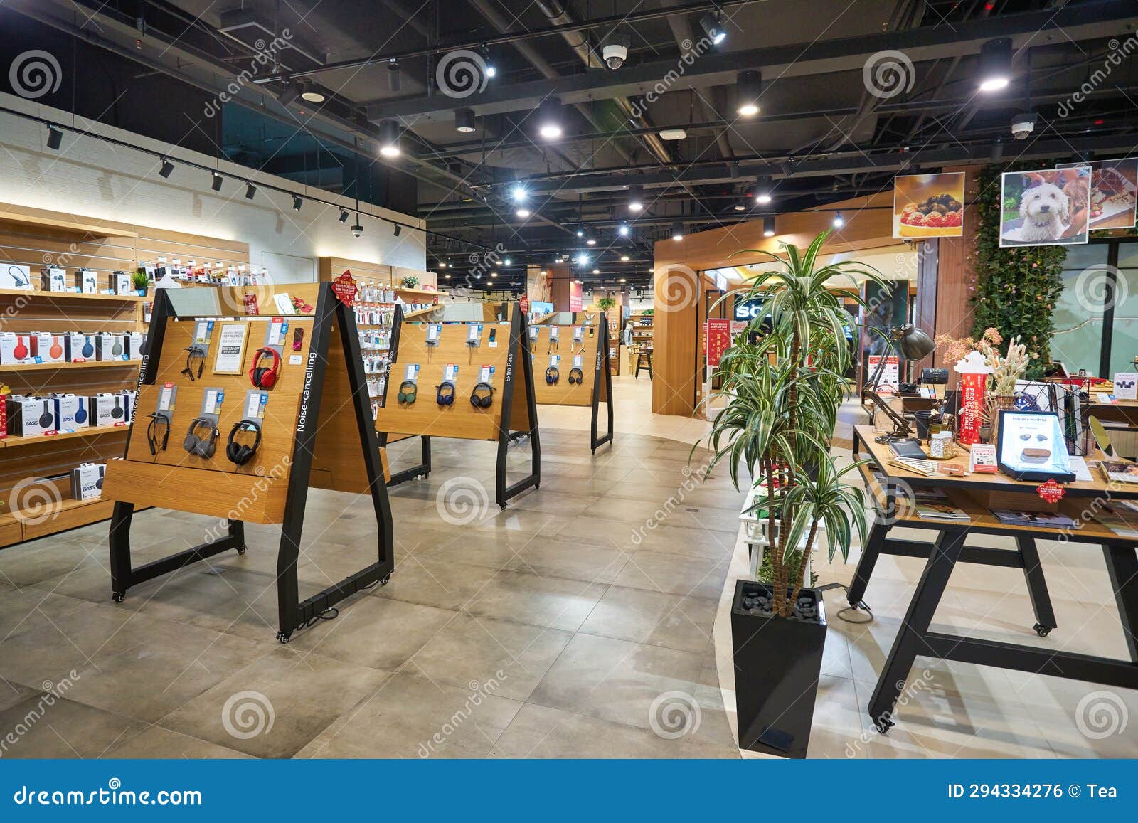 Sony Store in Singapore editorial photo. Image of electronic - 294334276