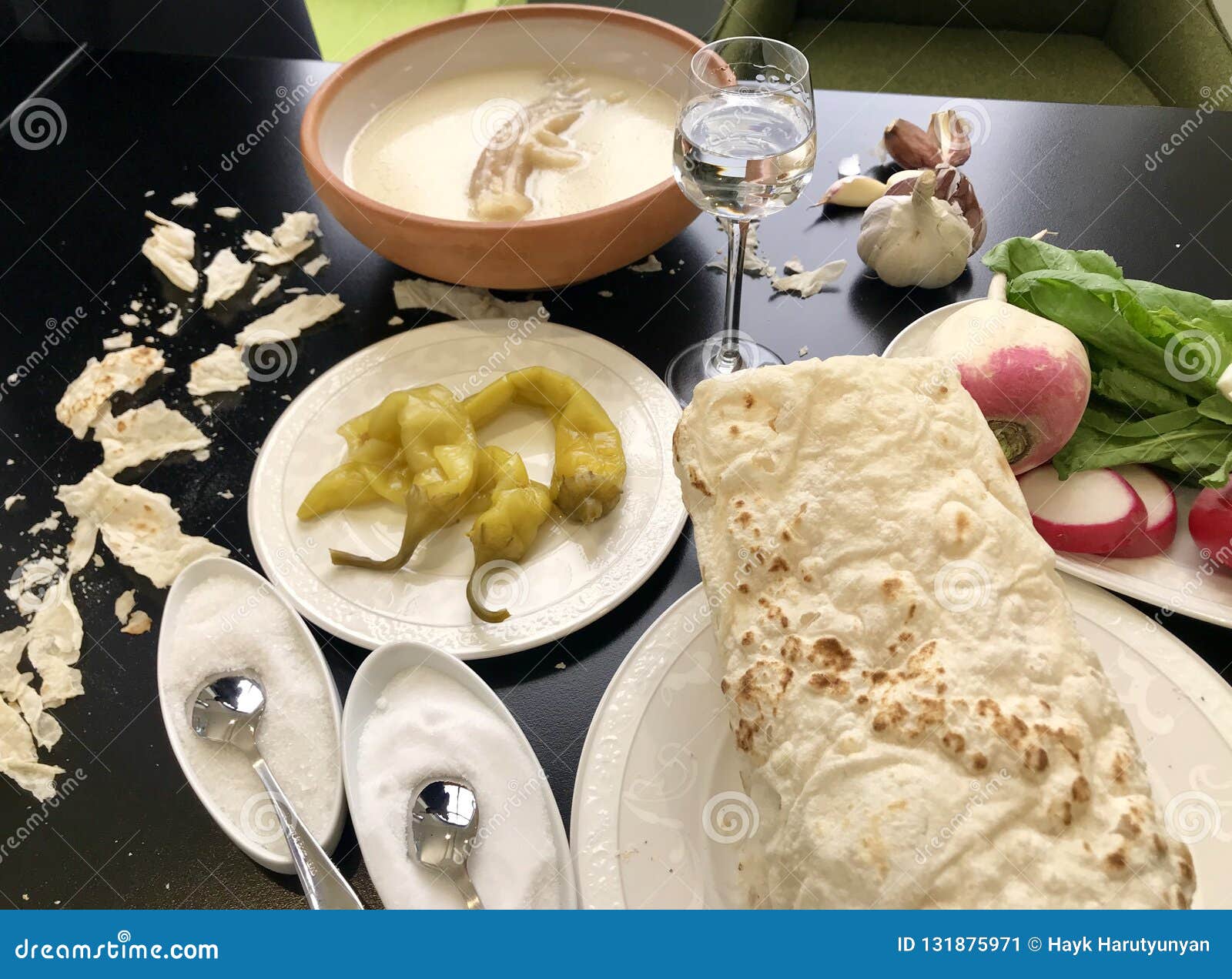 Sopa armenia de Khash imagen de archivo. Imagen de hervido - 131875971