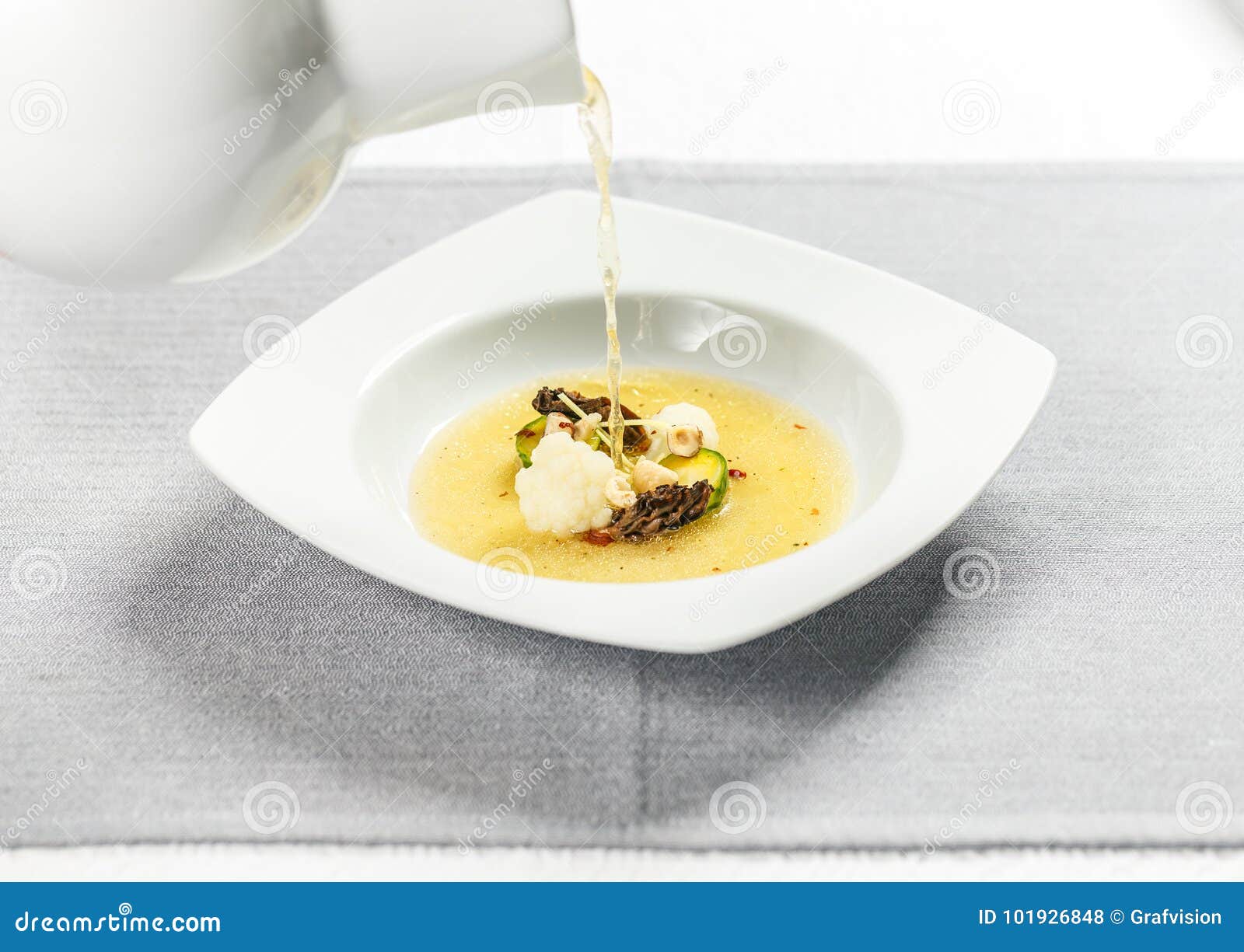 Sopa clara de colada foto de archivo. Imagen de comida - 101926848