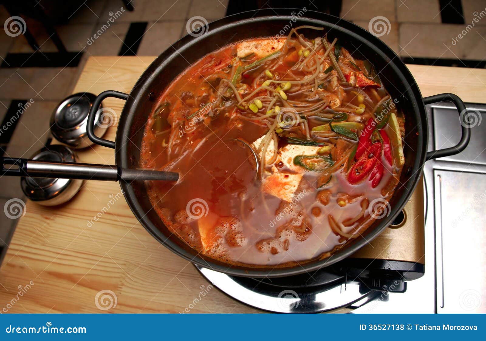 Sopa coreana foto de archivo. Imagen de corea, puerros - 36527138