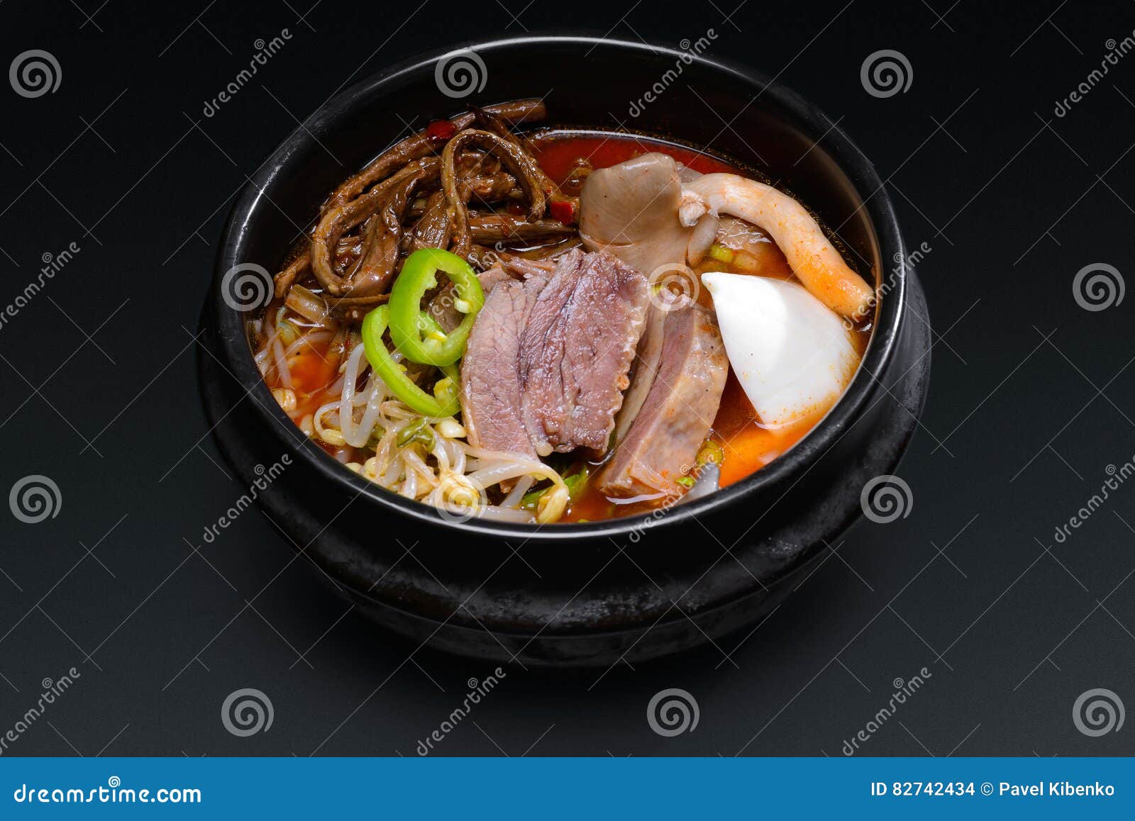 Sopa Coreana Con La Carne Y Las Setas Foto de archivo - Imagen de ...