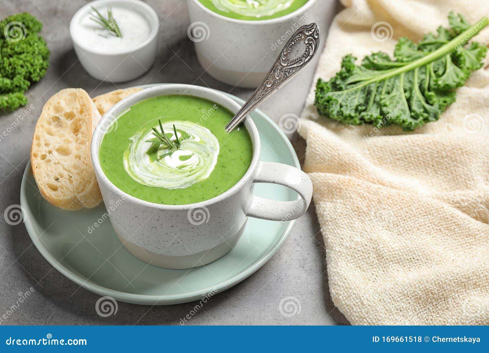 Sopa De Couve Batida Servida Na Mesa Foto de Stock - Imagem de caseira ...