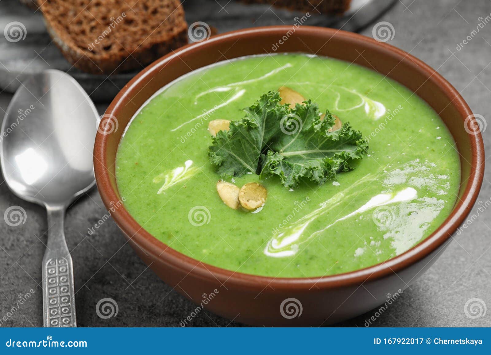 Sopa De Couve Torrada Servida Em Mesa Cinzenta Imagem de Stock - Imagem ...