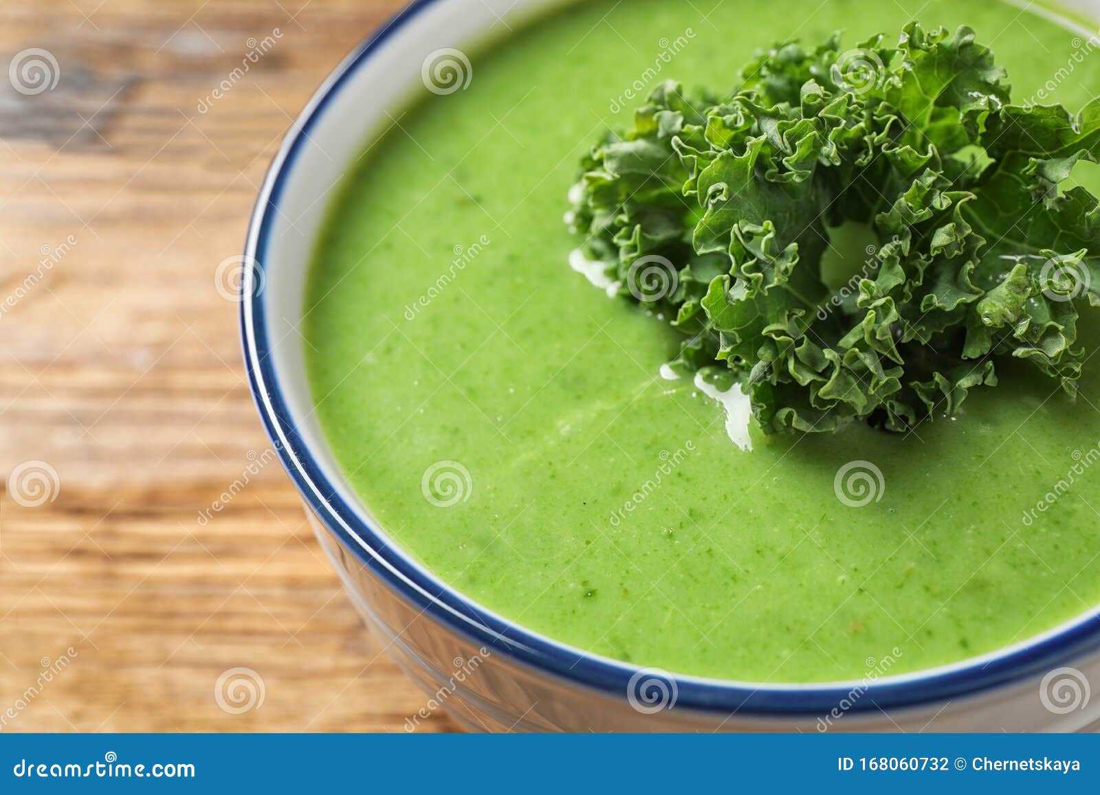Sopa De Couve Torrada Sobre Mesa De Madeira Foto de Stock - Imagem de ...