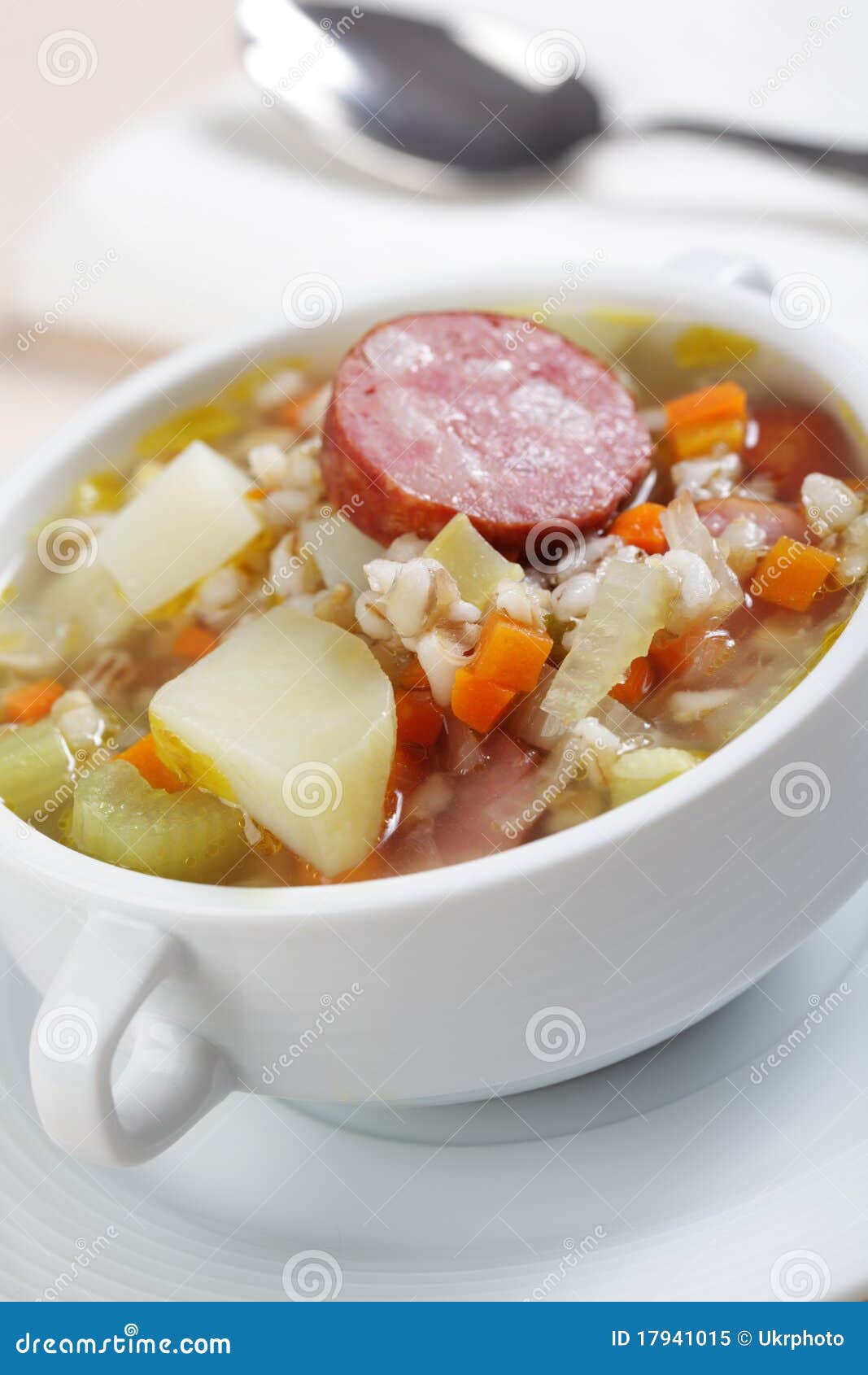 Sopa De La Cebada Con La Salchicha Imagen de archivo - Imagen de apio ...