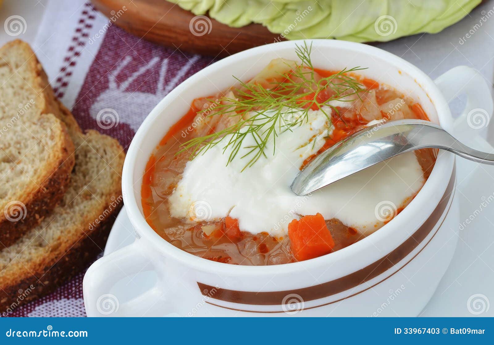 Sopa De La Col Con Crema Agria. Imagen de archivo - Imagen de ...