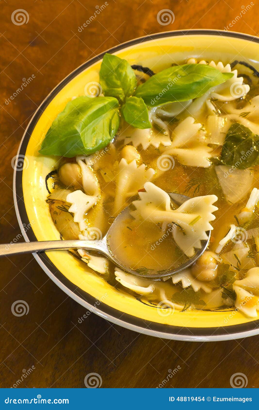 Sopa De La Corbata De Lazo De Farfalle Foto de archivo - Imagen de ...