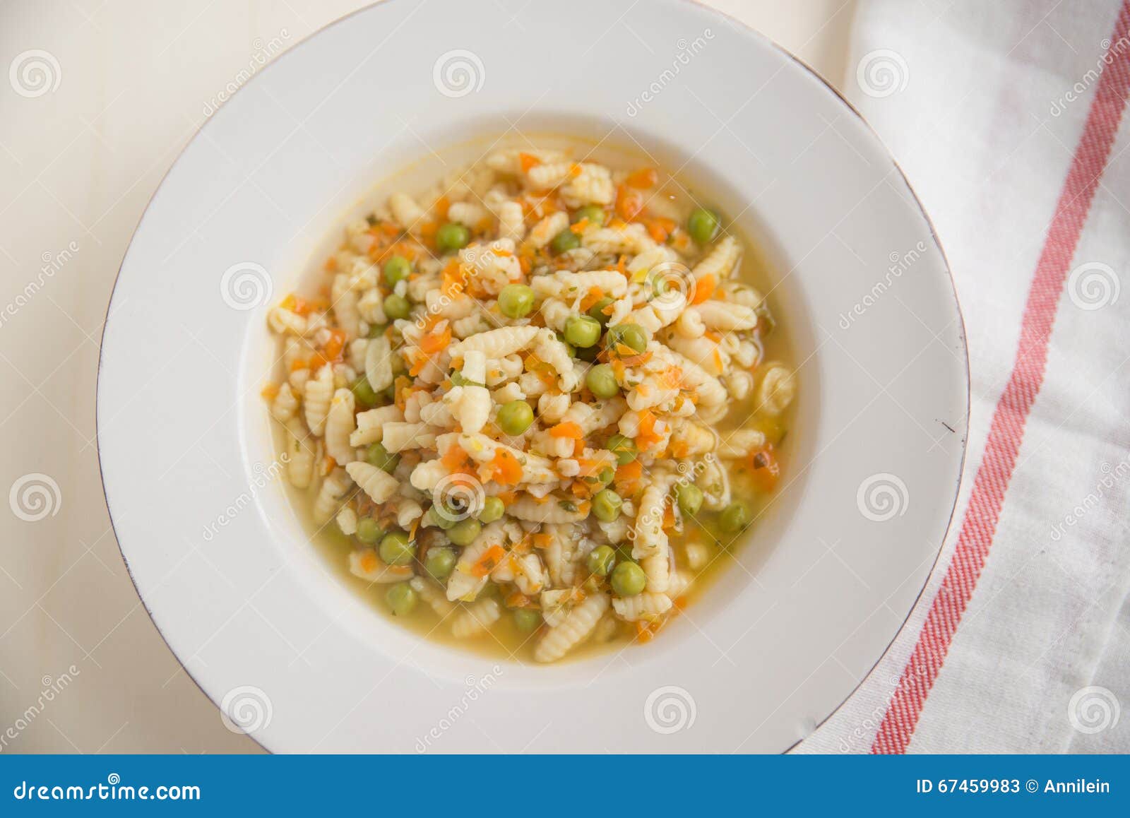 Sopa De La Mollera Del Pollo Imagen de archivo - Imagen de ingrediente ...