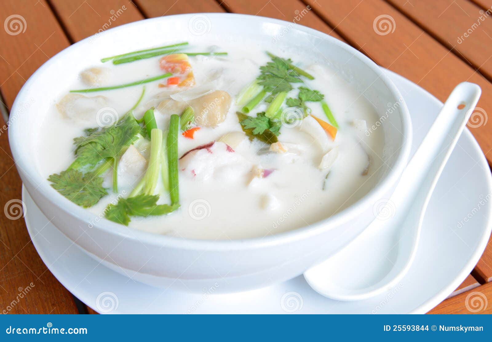 Sopa De Los Mariscos Con Leche De Coco Foto de archivo - Imagen de ...