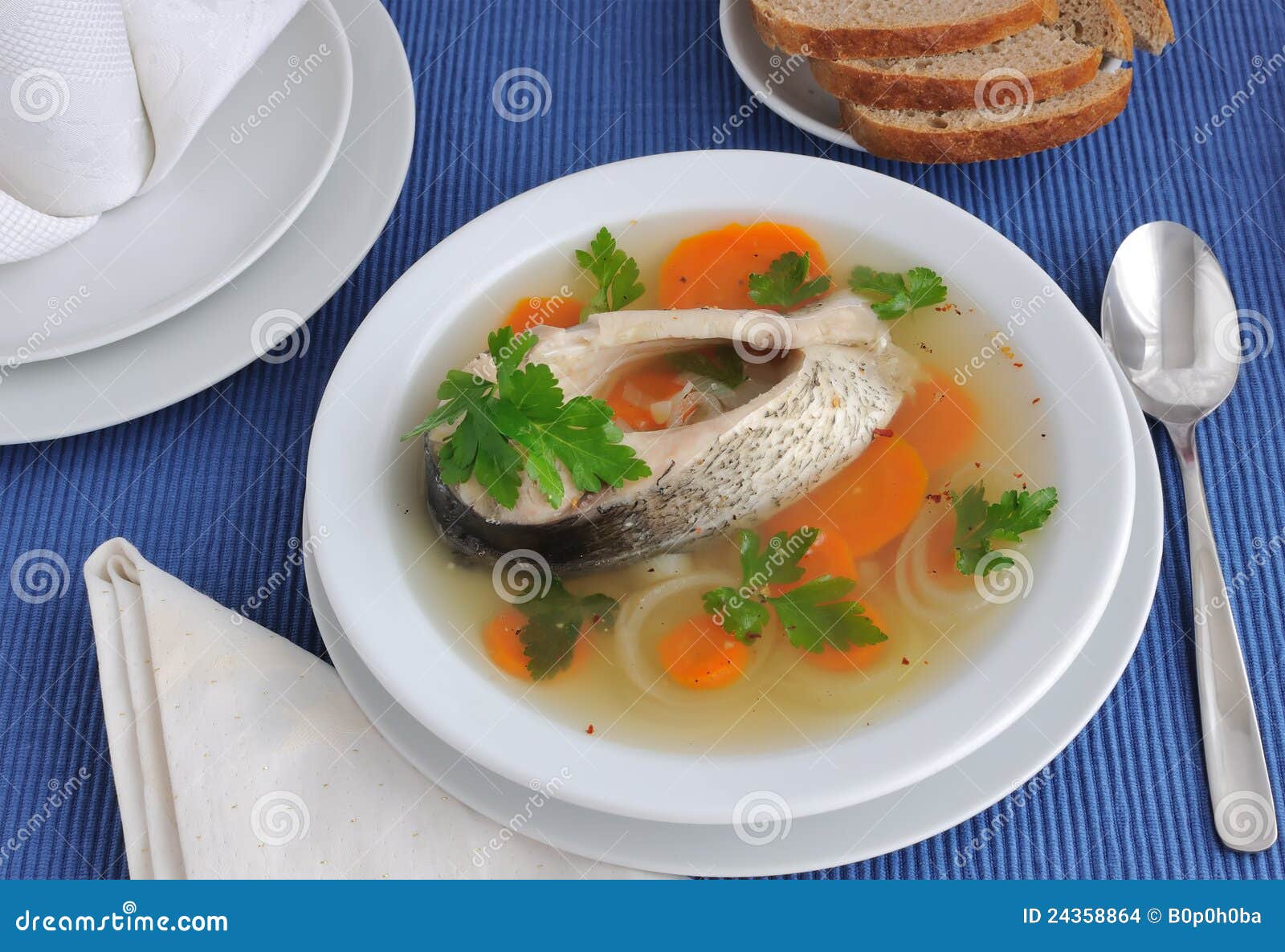 Sopa de los pescados foto de archivo. Imagen de receta - 24358864