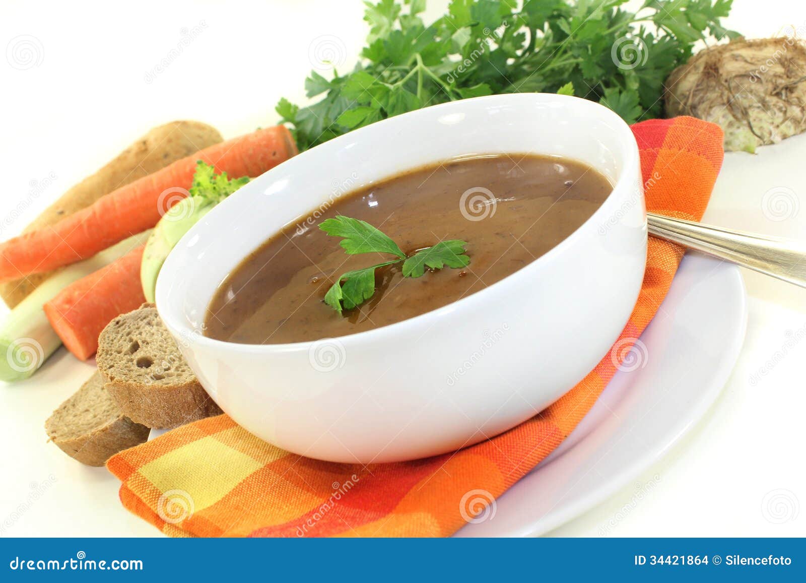 Sopa de rabo de boi foto de stock. Imagem de aipo, verdes - 34421864
