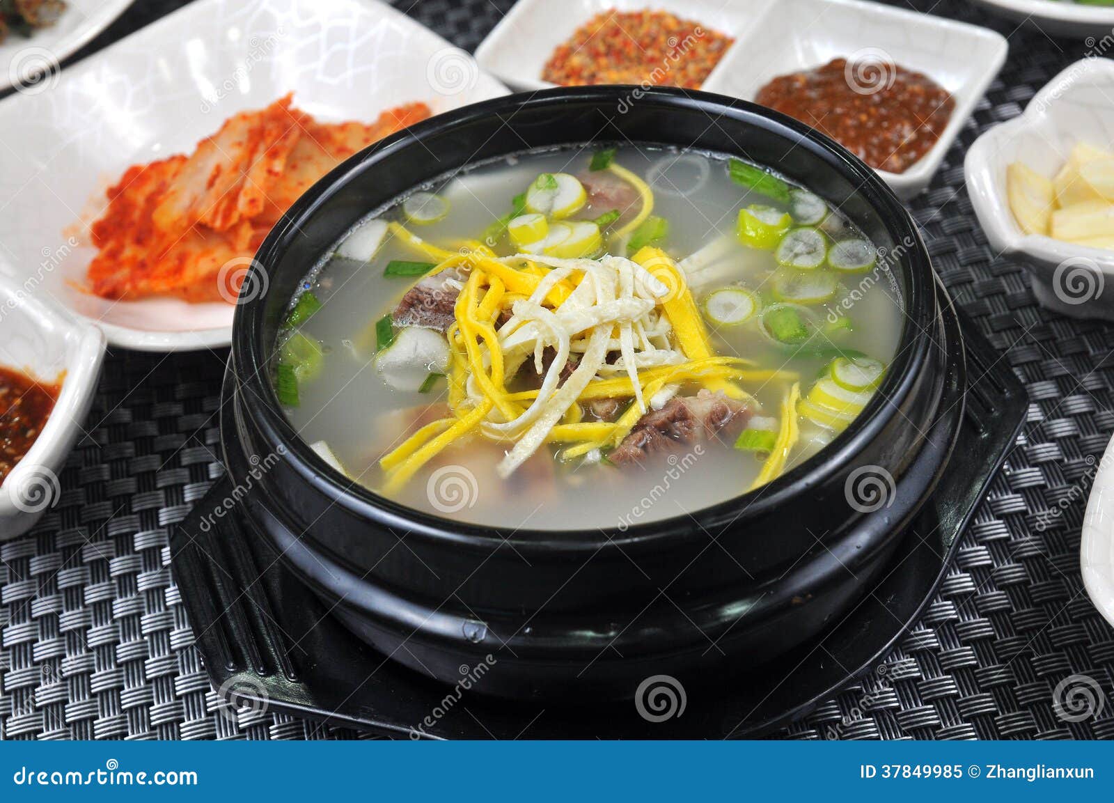 Sopa de verduras coreana imagen de archivo. Imagen de pimienta - 37849985