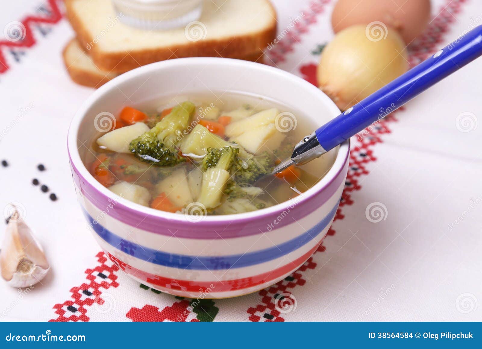 Sopa fresca foto de archivo. Imagen de cena, madera, sano - 38564584