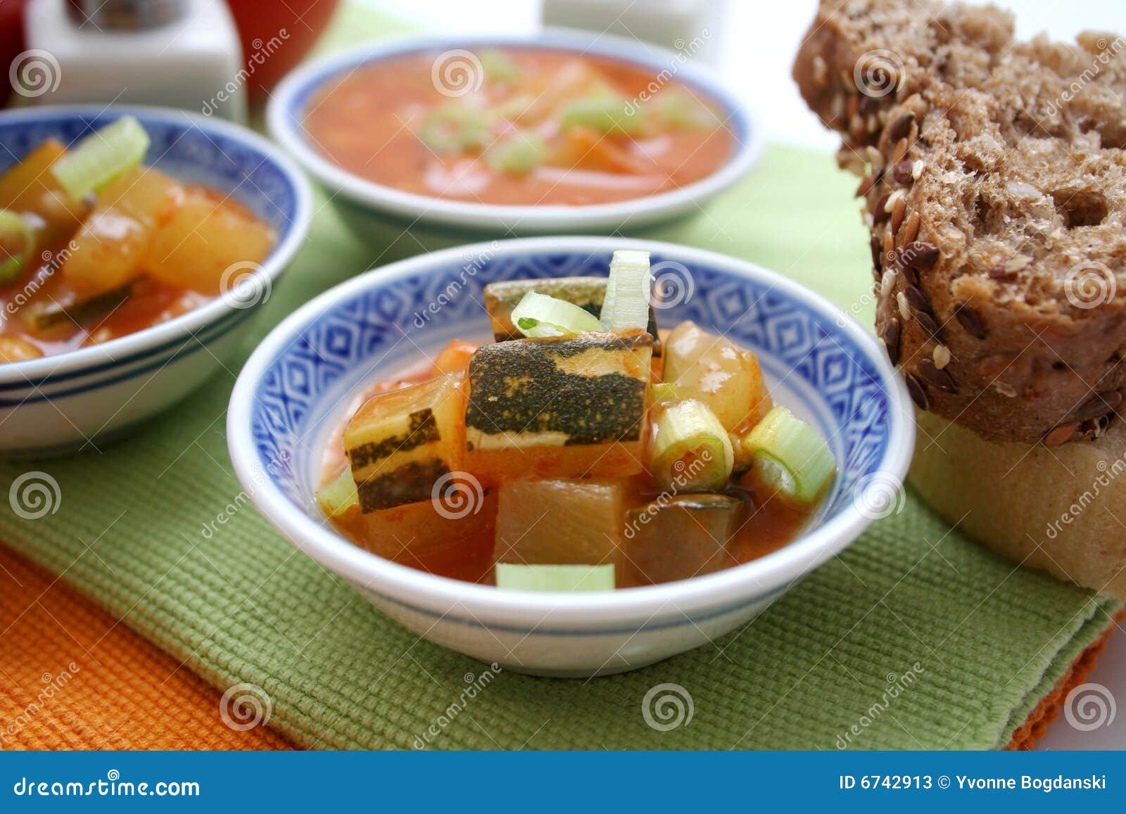 Sopa fresca imagen de archivo. Imagen de almuerzo, fresco - 6742913