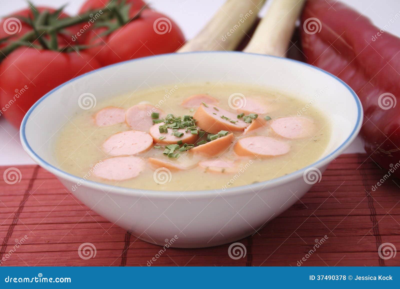 Sopa fresca de patatas foto de archivo. Imagen de vitaminas - 37490378