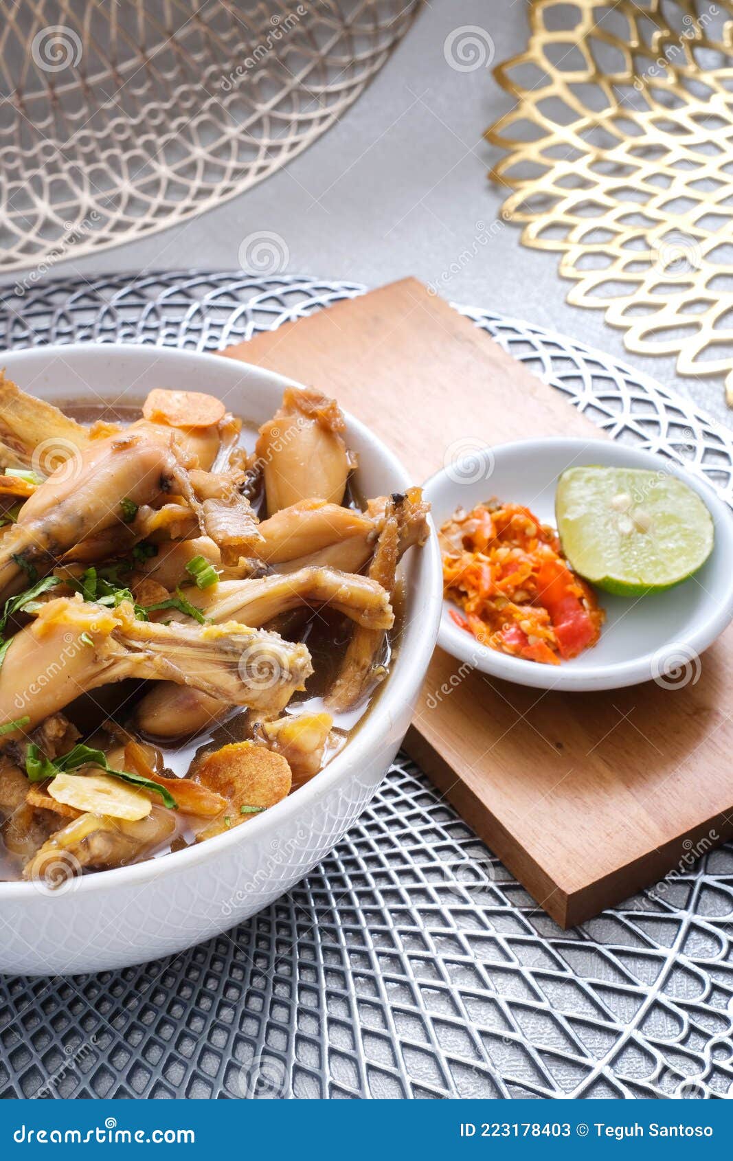 Sopa Picante De Rana Con Salsa Dulce Imagen de archivo - Imagen de ...