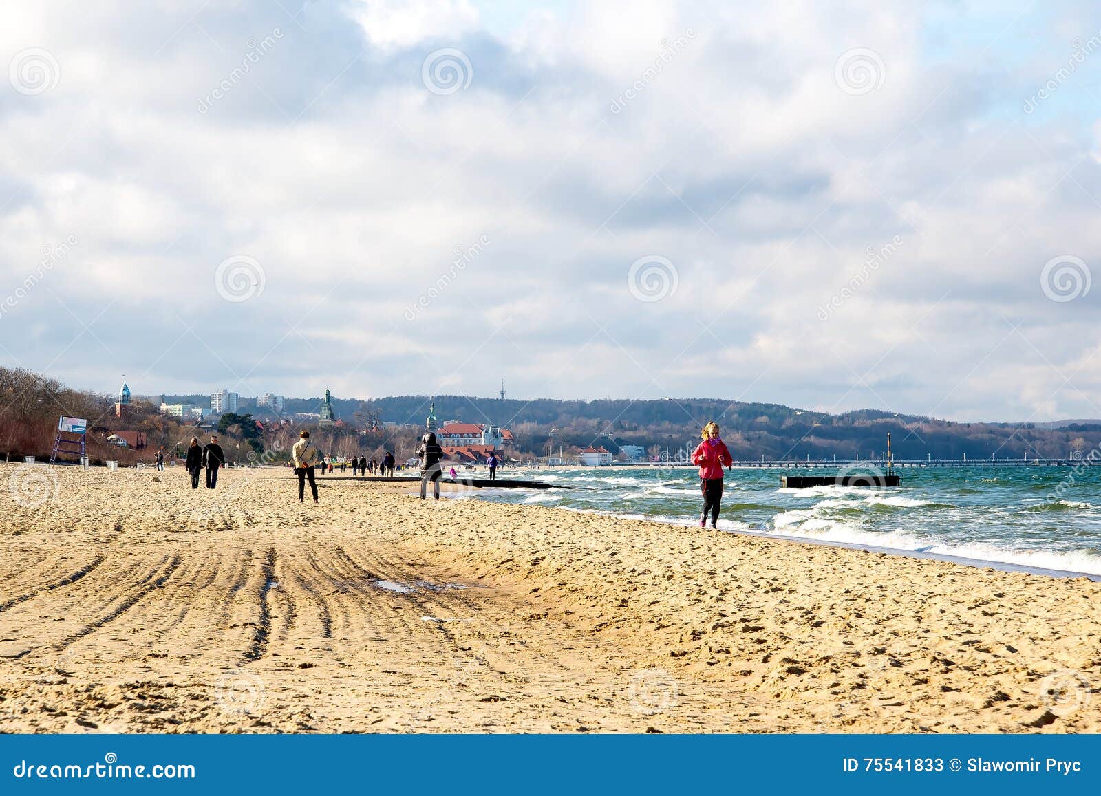 Sopot strand redaktionell arkivfoto. Bild av sport, fritid - 75541833