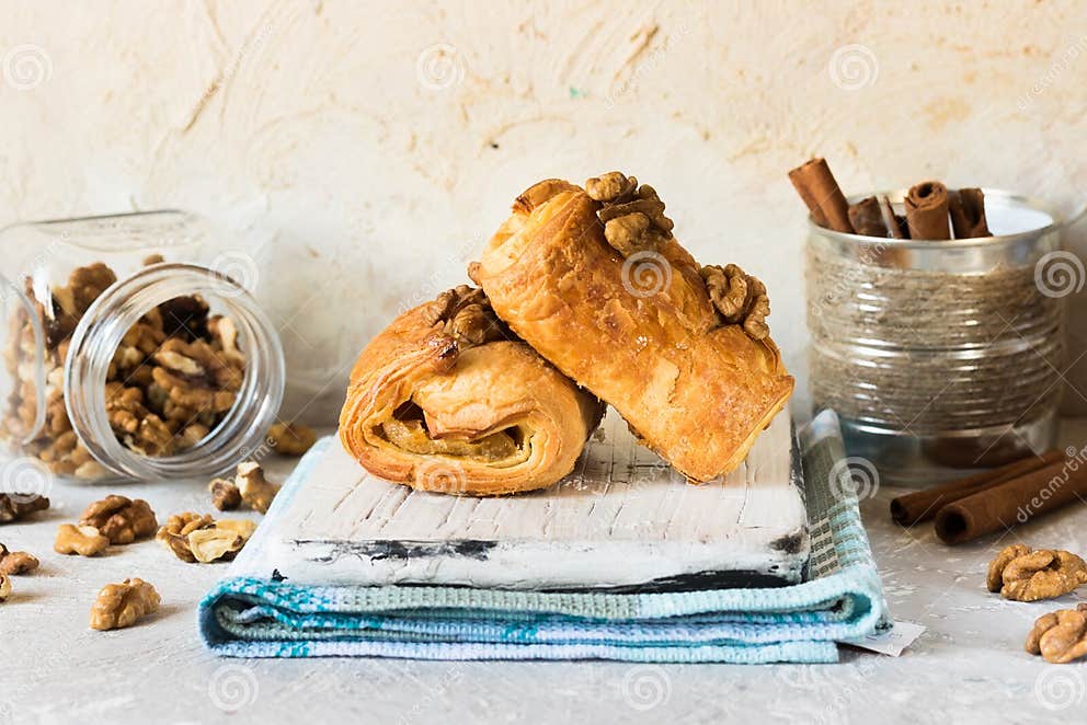 Sopros Com Xarope E Nozes De Bordo Foto de Stock - Imagem de padaria ...