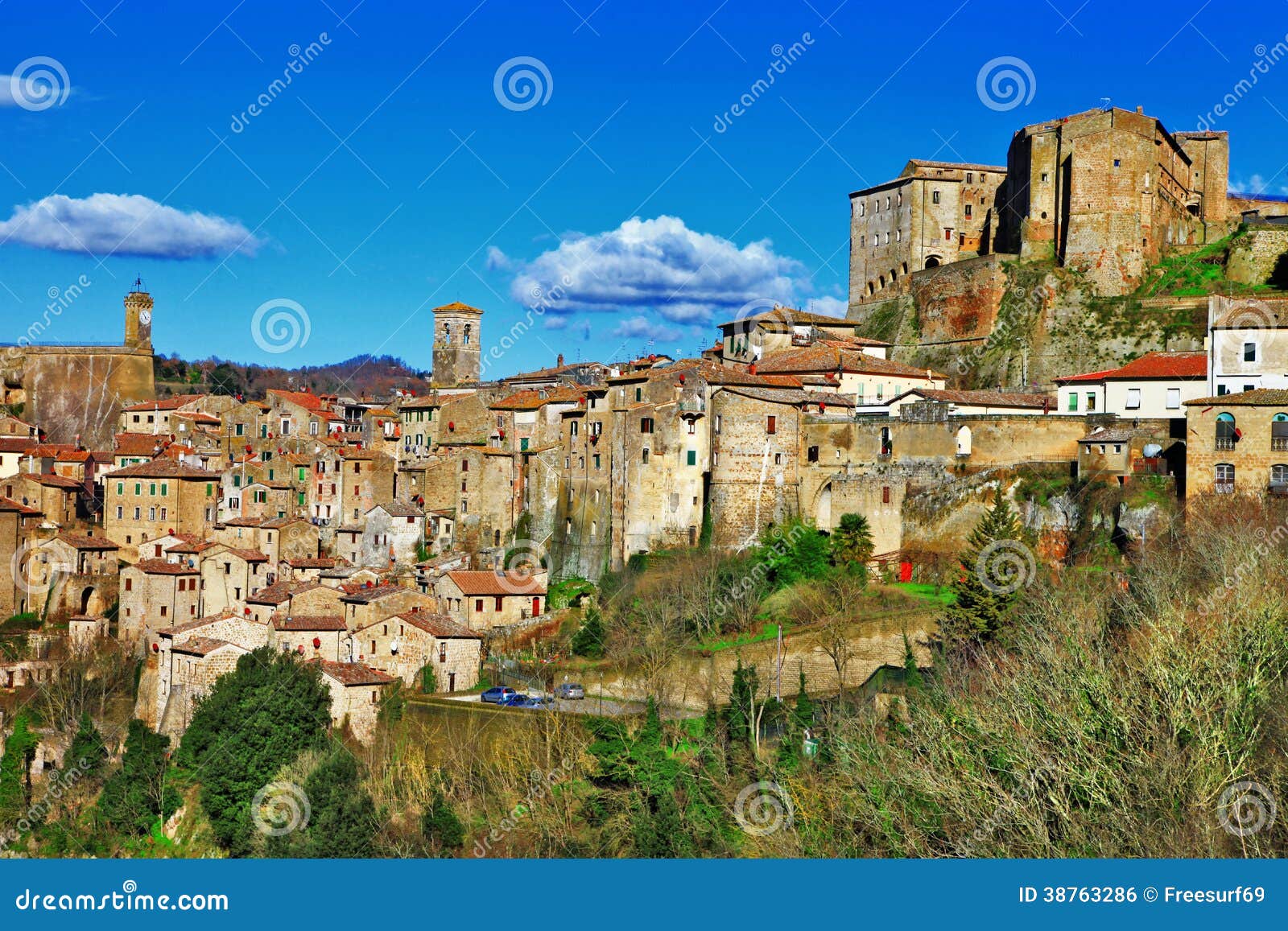 Sorano, Italia foto de archivo. Imagen de rural, antiguo - 38763286