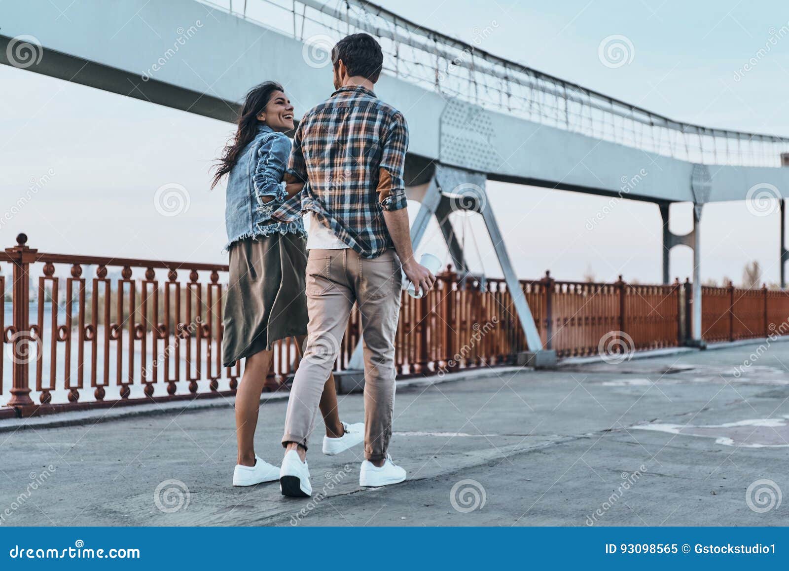 Sorglose Zeit Zusammen Verbringen Stockbild - Bild von paare ...