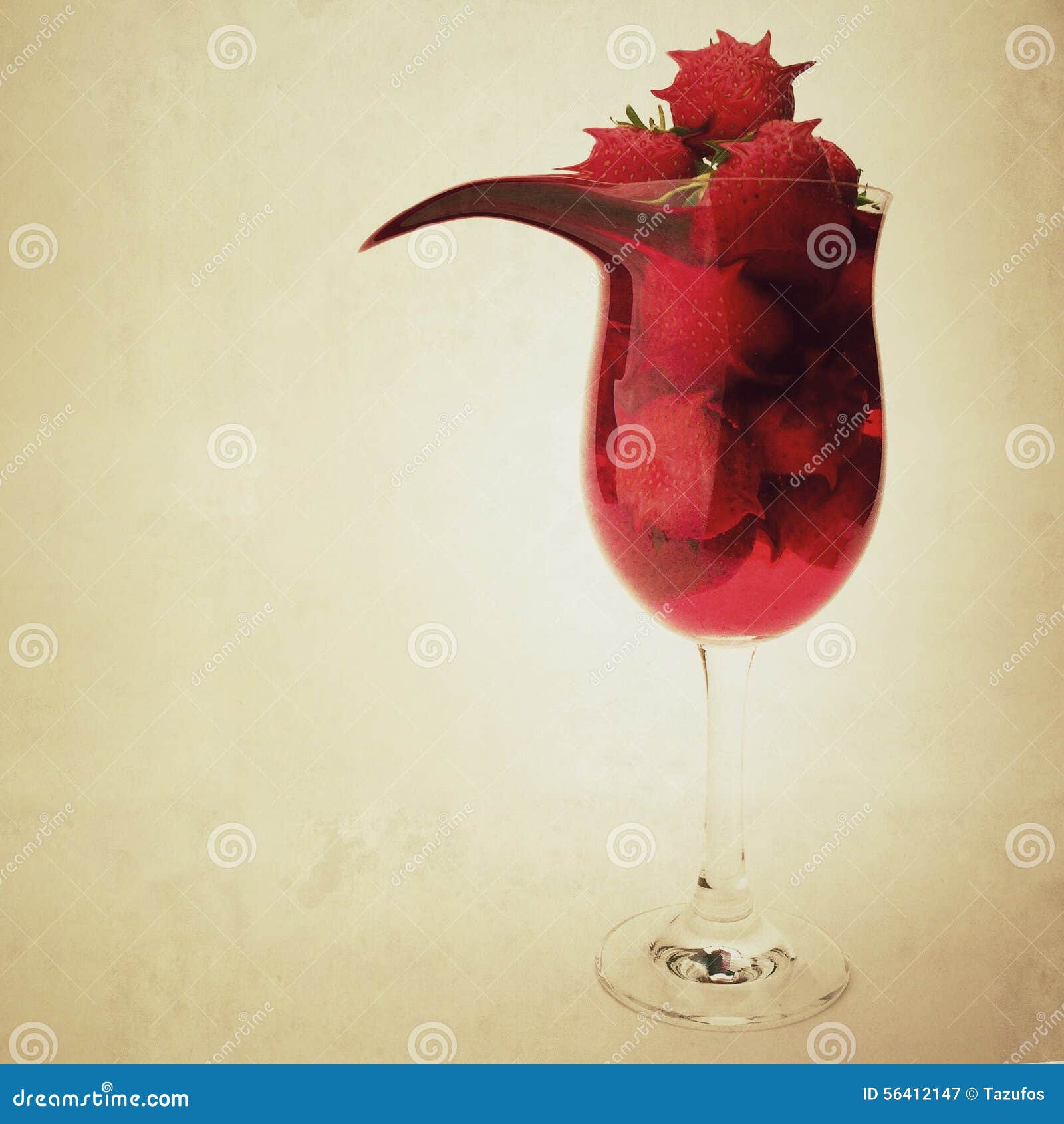 Sorpresa de la fresa imagen de archivo. Imagen de bebida - 56412147