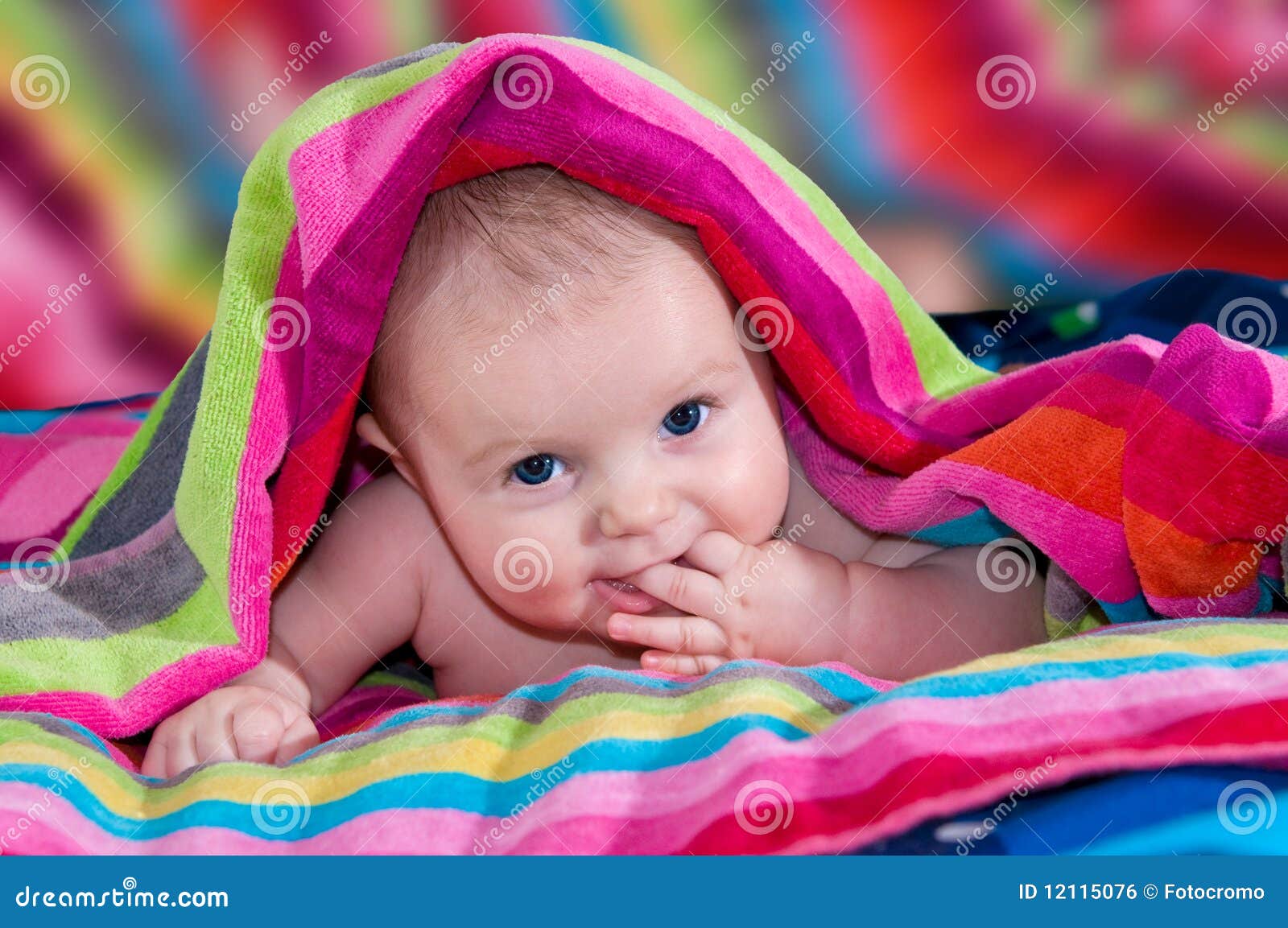 Sorridere dei bei bambini fotografia stock. Immagine di colorato - 12115076