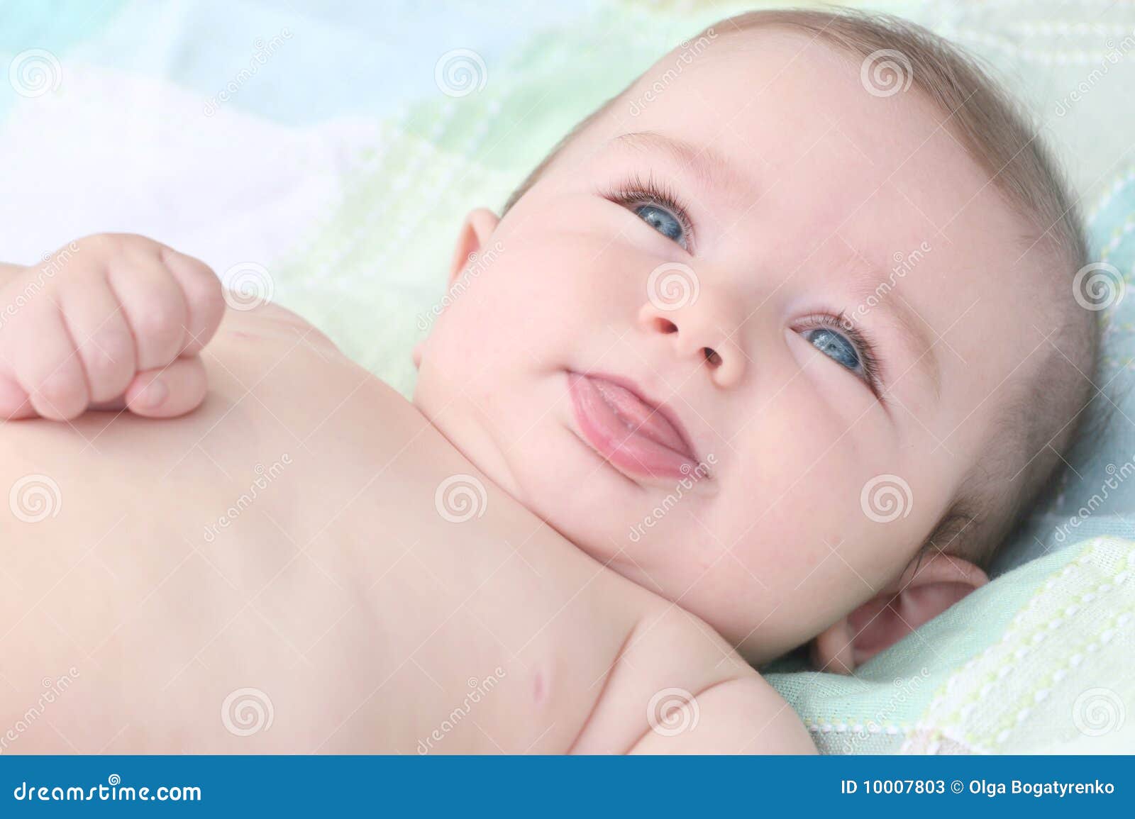 Sorridere del neonato immagine stock. Immagine di bianco - 10007803