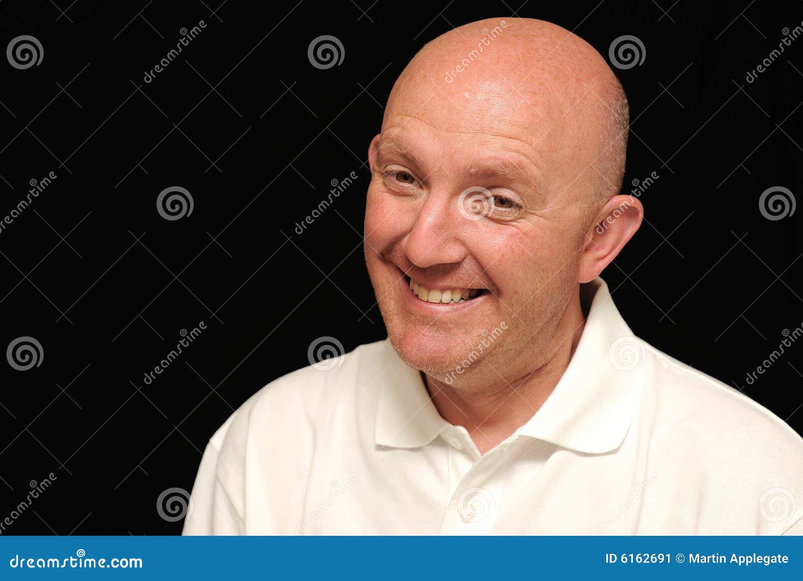 Sorrindo o homem calvo imagem de stock. Imagem de envelhecido - 6162691
