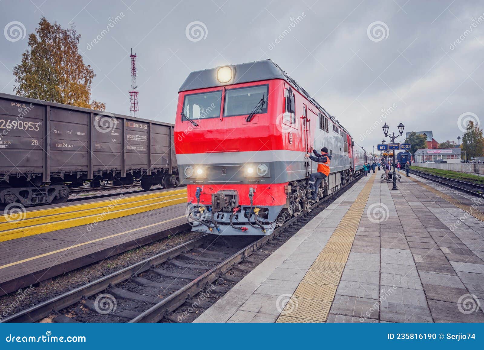 Passenger Train Stands by the Platform Editorial Image - Image of track ...