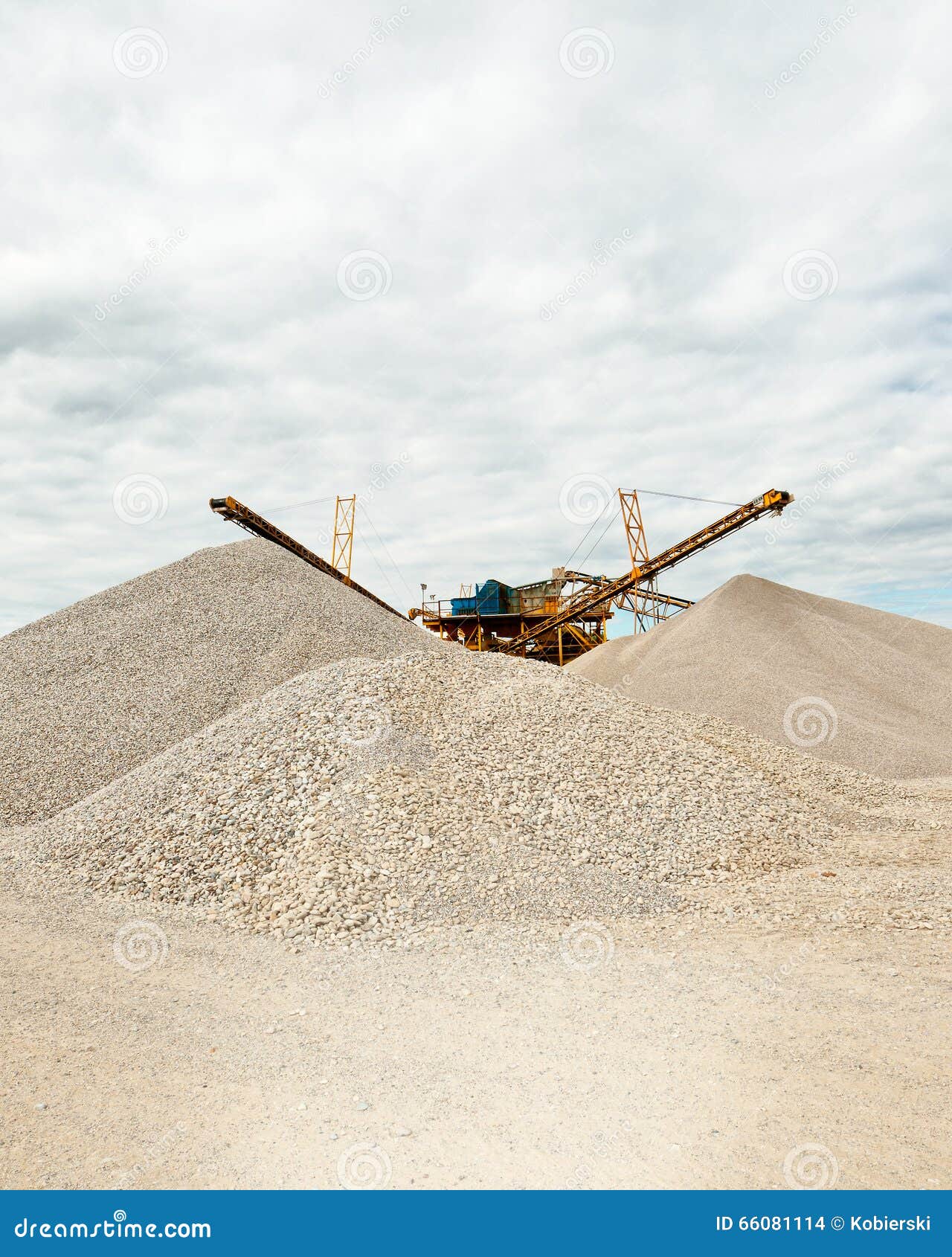Sorting sand at gravel pit stock photo. Image of industrial - 66081114