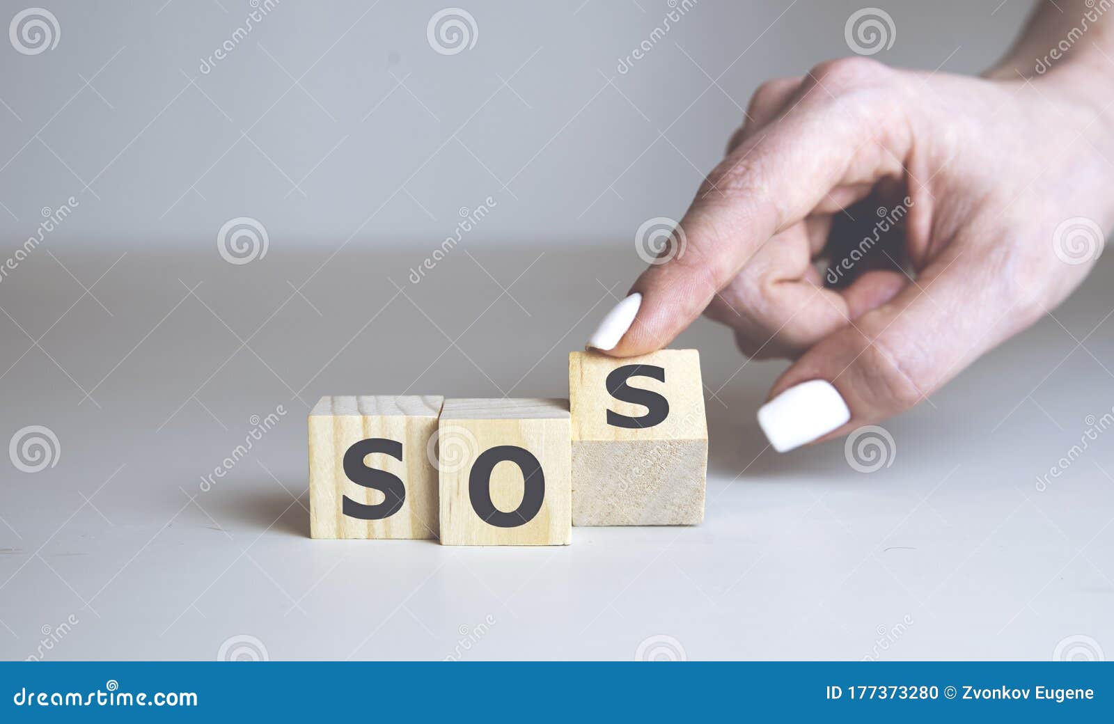 Sos Palabra Recogida De Elementos De Madera Con Letras. Concepto De ...