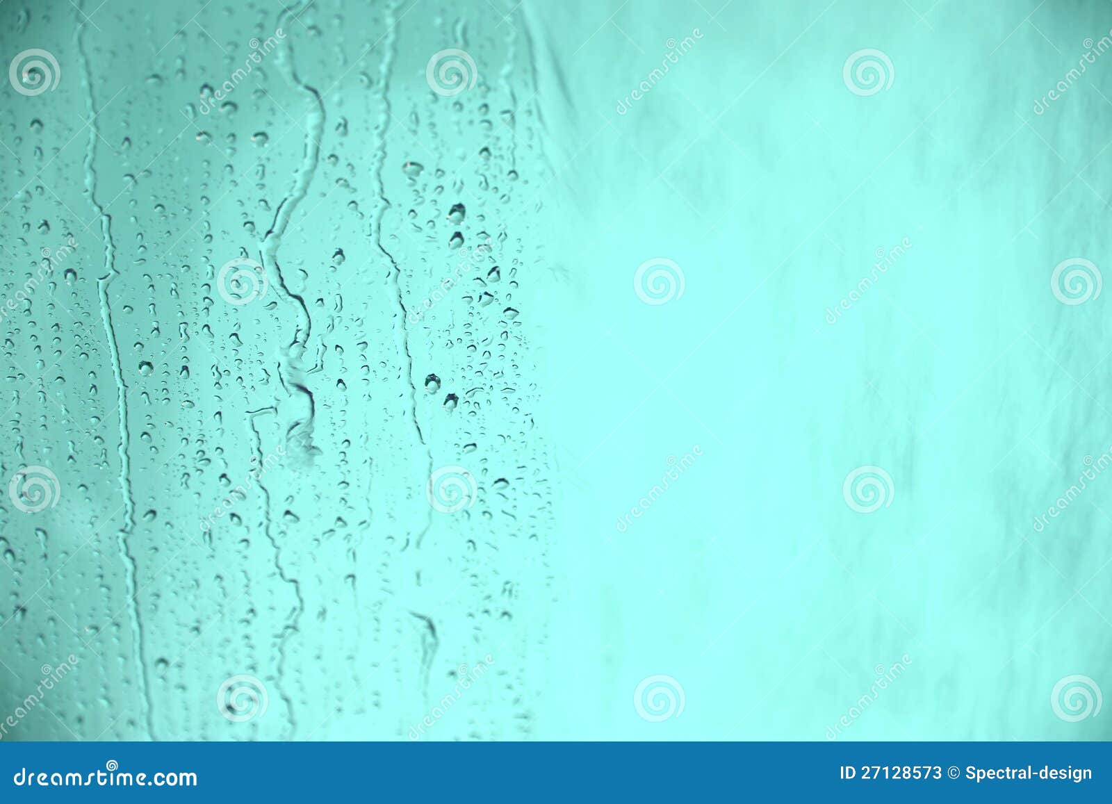 Sotto l'acquazzone immagine stock. Immagine di trasparente - 27128573