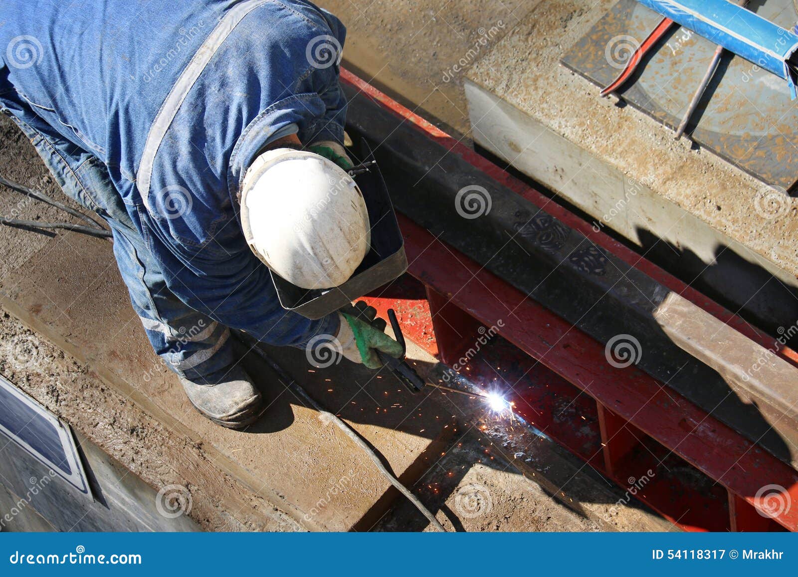 Soudeuse Sur Le Chantier De Construction Image stock - Image du ...