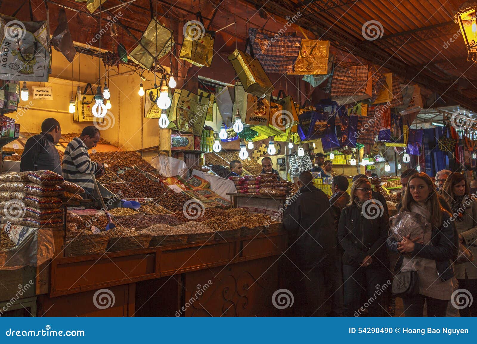 Souk-Markt Von Marrakesch, Marokko Redaktionelles Bild - Bild von basar ...