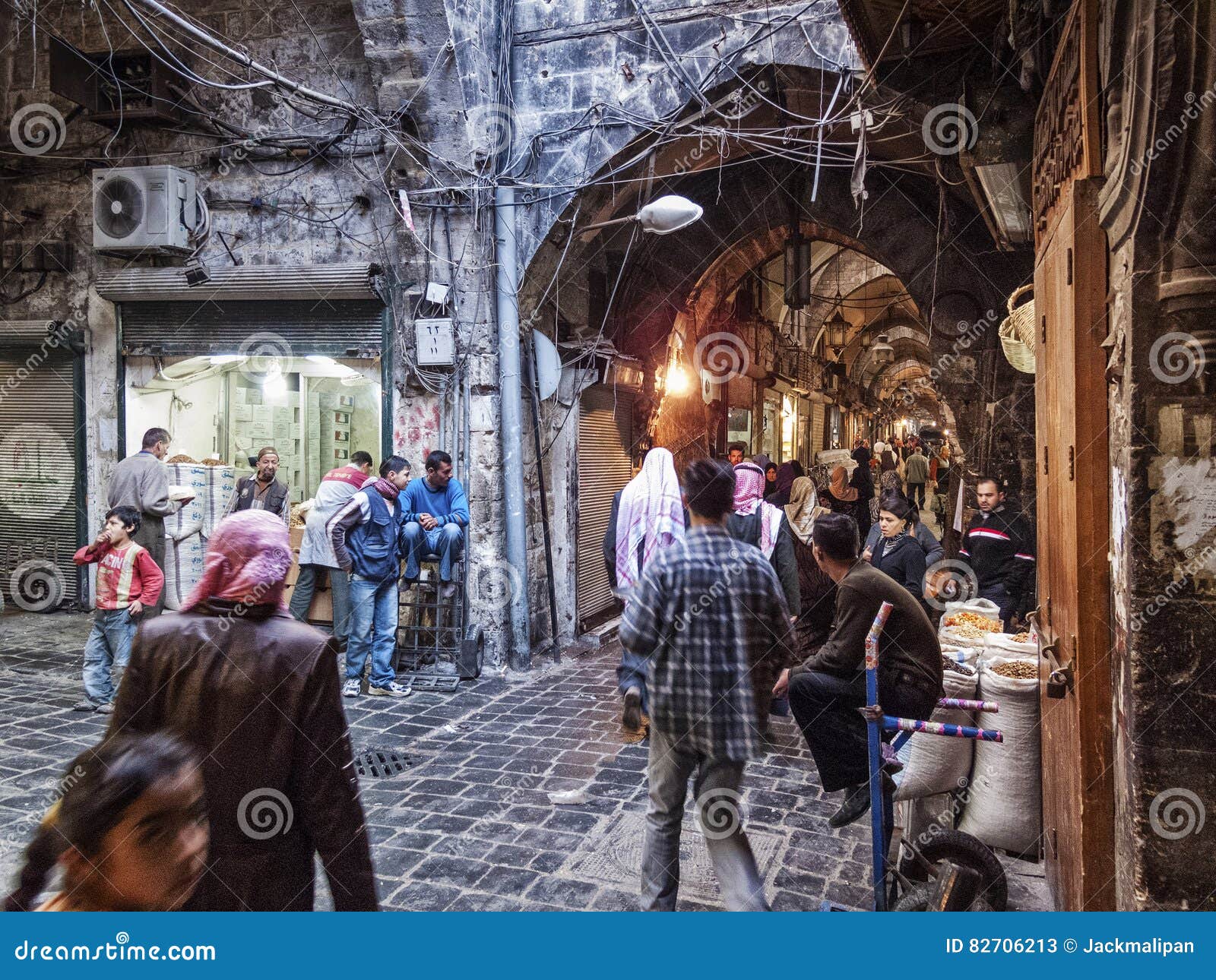 Soukmarkt Het Winkelen Straat in Oude Stad Van Aleppo Syrië Redactionele Stock Foto - Image of ...