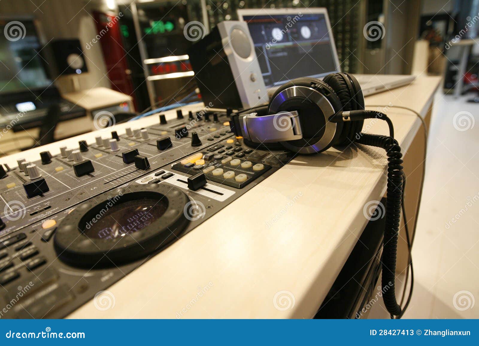 Sound control station stock image. Image of mixing, producer - 28427413