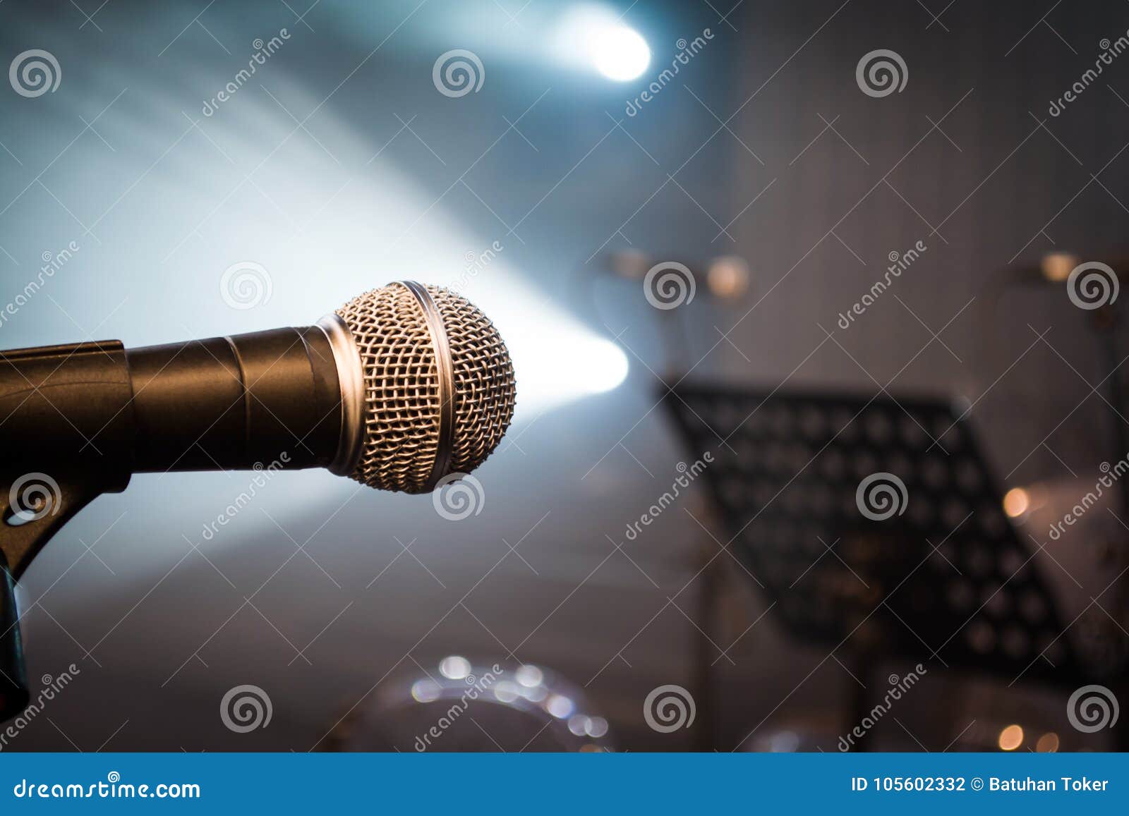 Classic Microphone Music Notes Background Stock Images - Download 38 ...